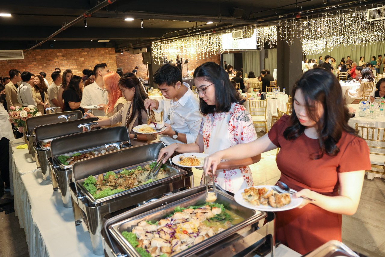 Tips for Choosing the Right Buffet Catering Service - RunningMen Catering
