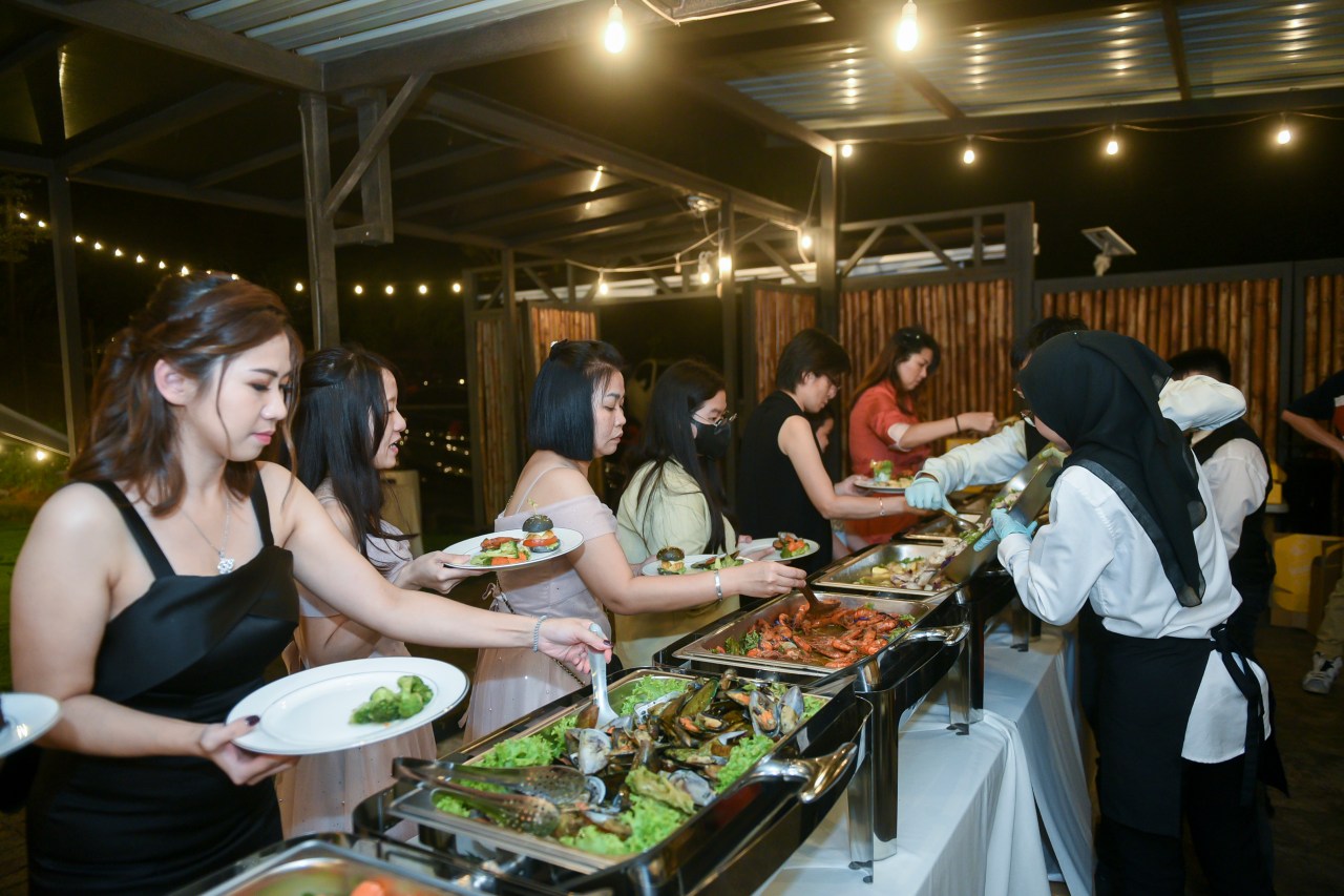 Advice for Handling Large Events with Buffet Catering - RunningMen Catering
