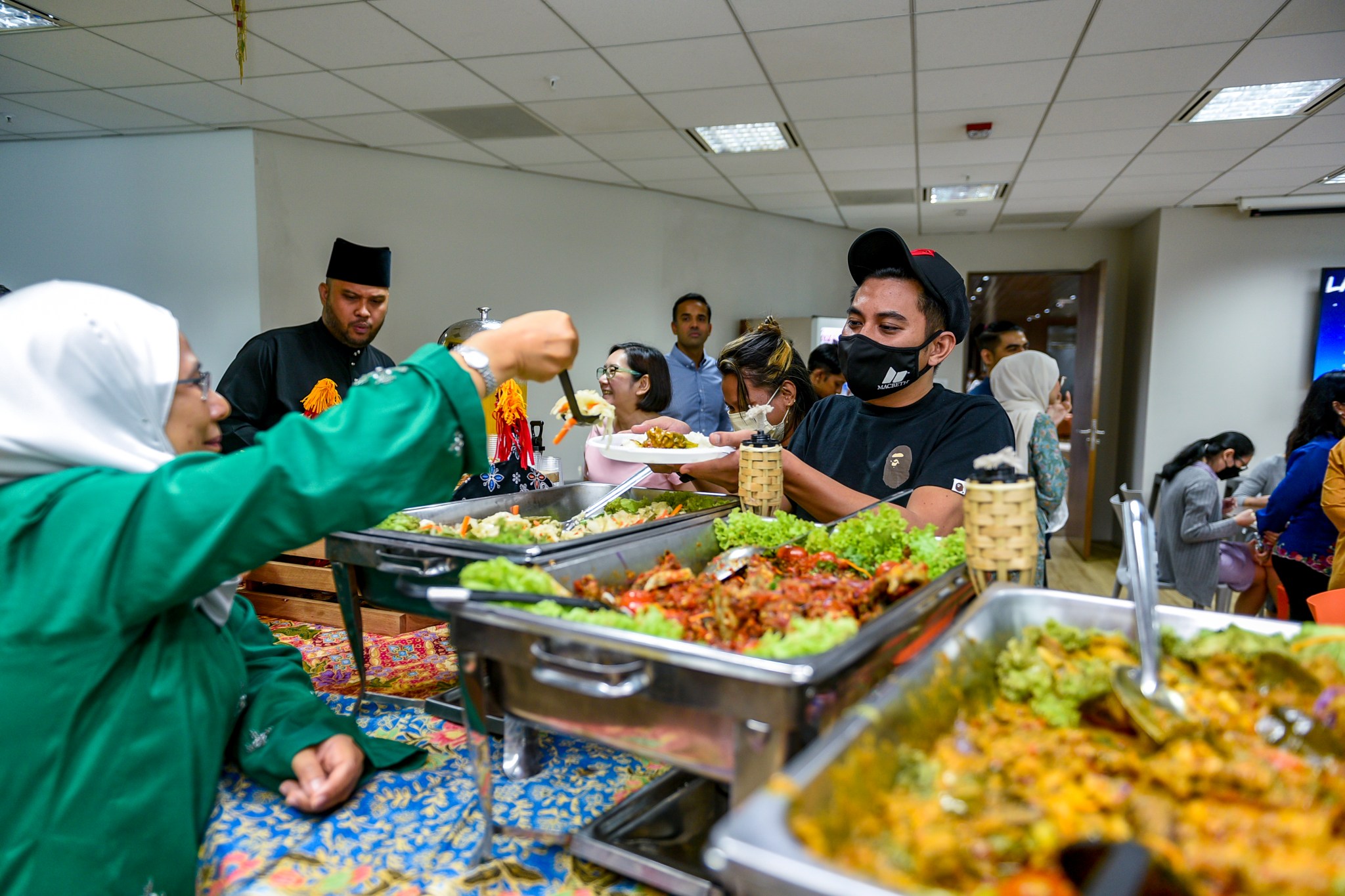 Why Halal Catering is the Best Choice for Inclusive Events - RunningMen ...
