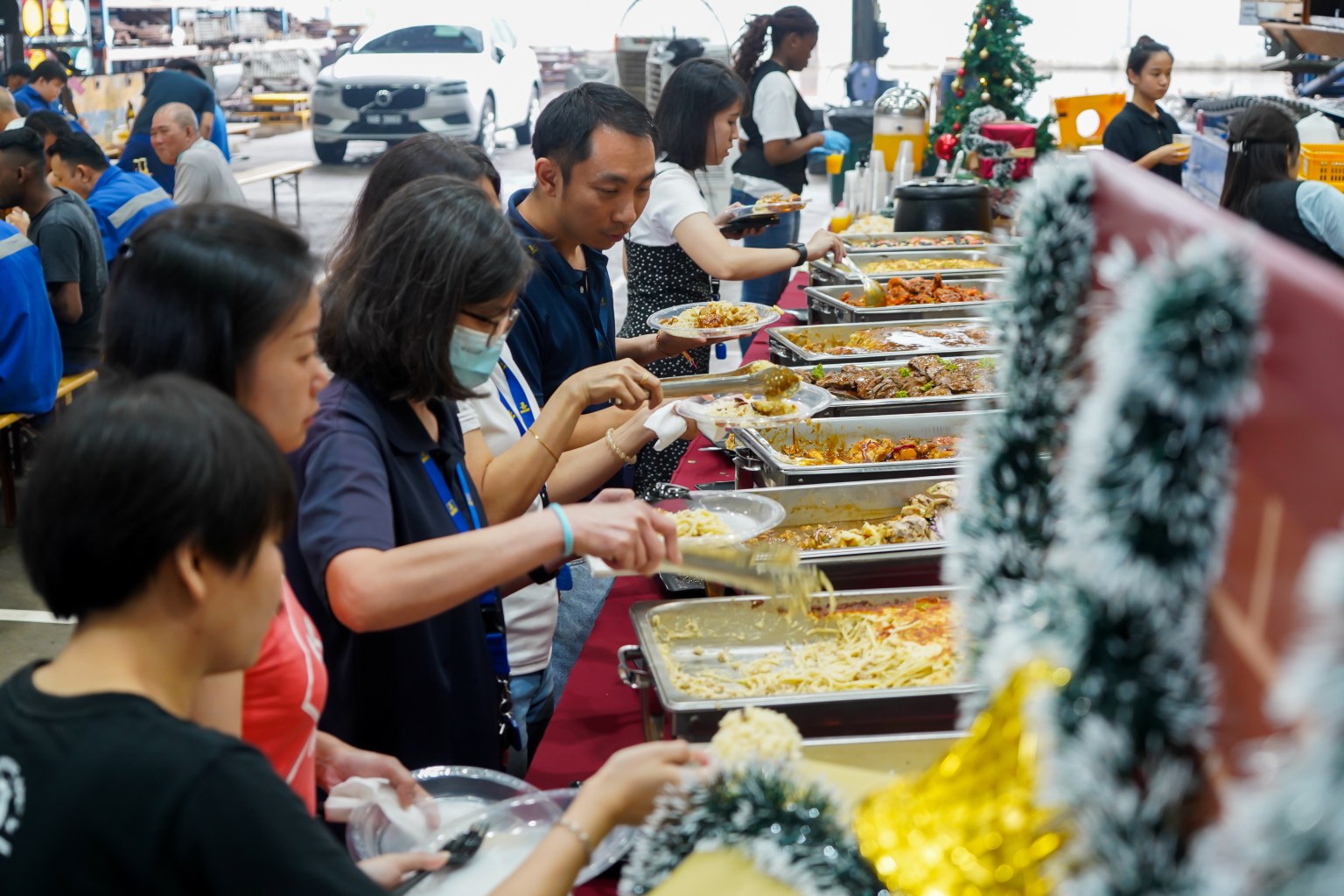 Halal Christmas Catering Ideas Everyone Will Enjoy - RunningMen Catering