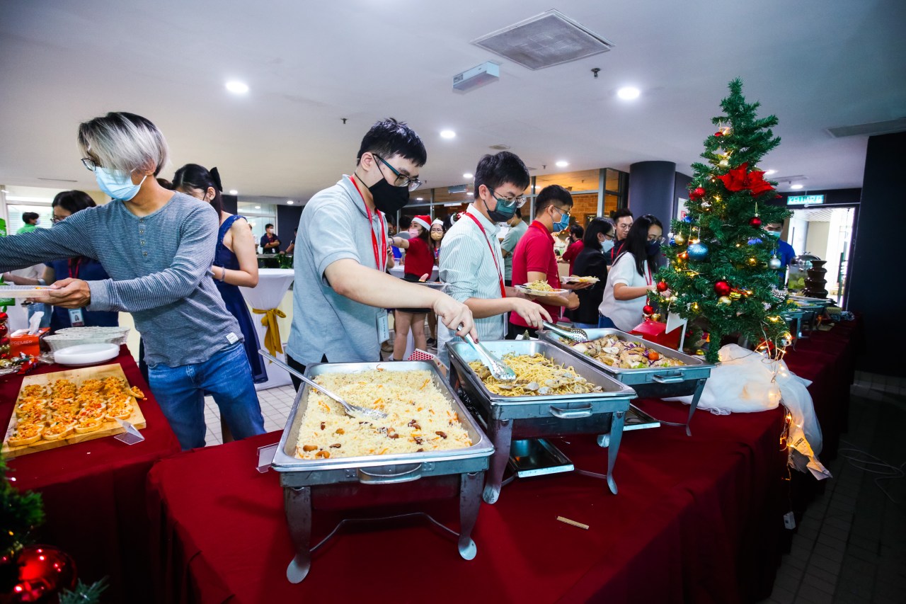 Halal Christmas Catering Ideas Everyone Will Enjoy - RunningMen Catering